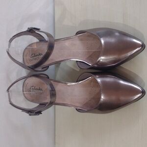Clarks | Shoes | Clarks Silver Leather Heels Size 2 | Poshmark